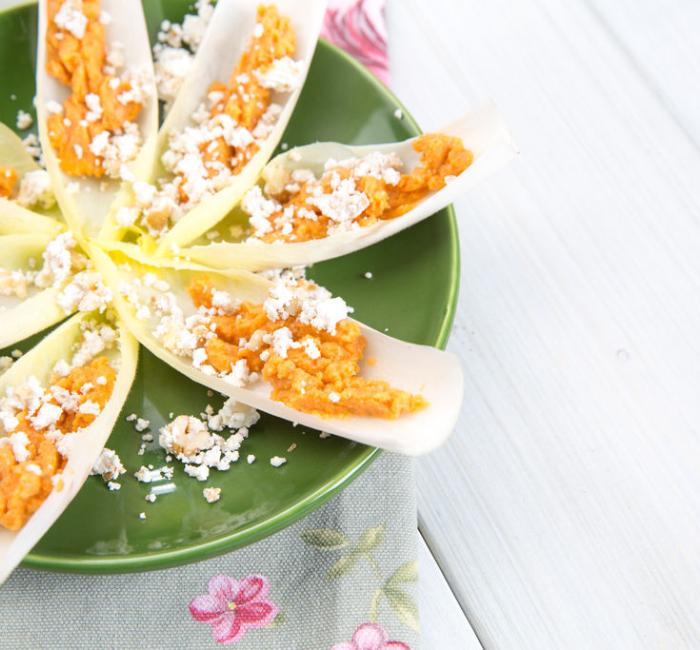 Witlof with hummus and goat's cheese | Veggies First